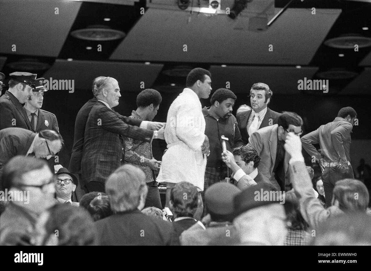 Muhammad Ali having a pre-fight medical ahead of his clash with Smoking ...
