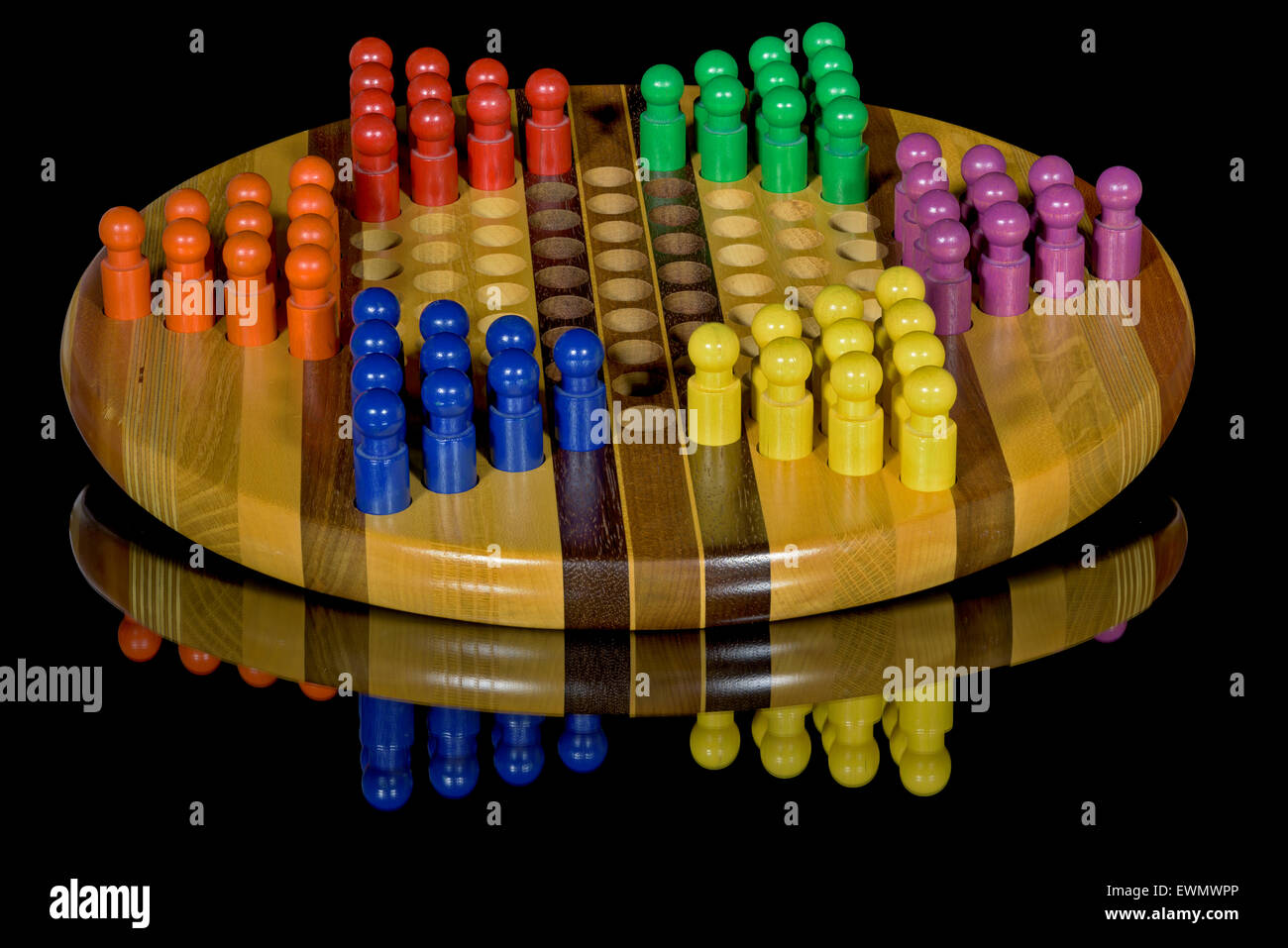 Chinese checker board set up and ready to play Stock Photo - Alamy