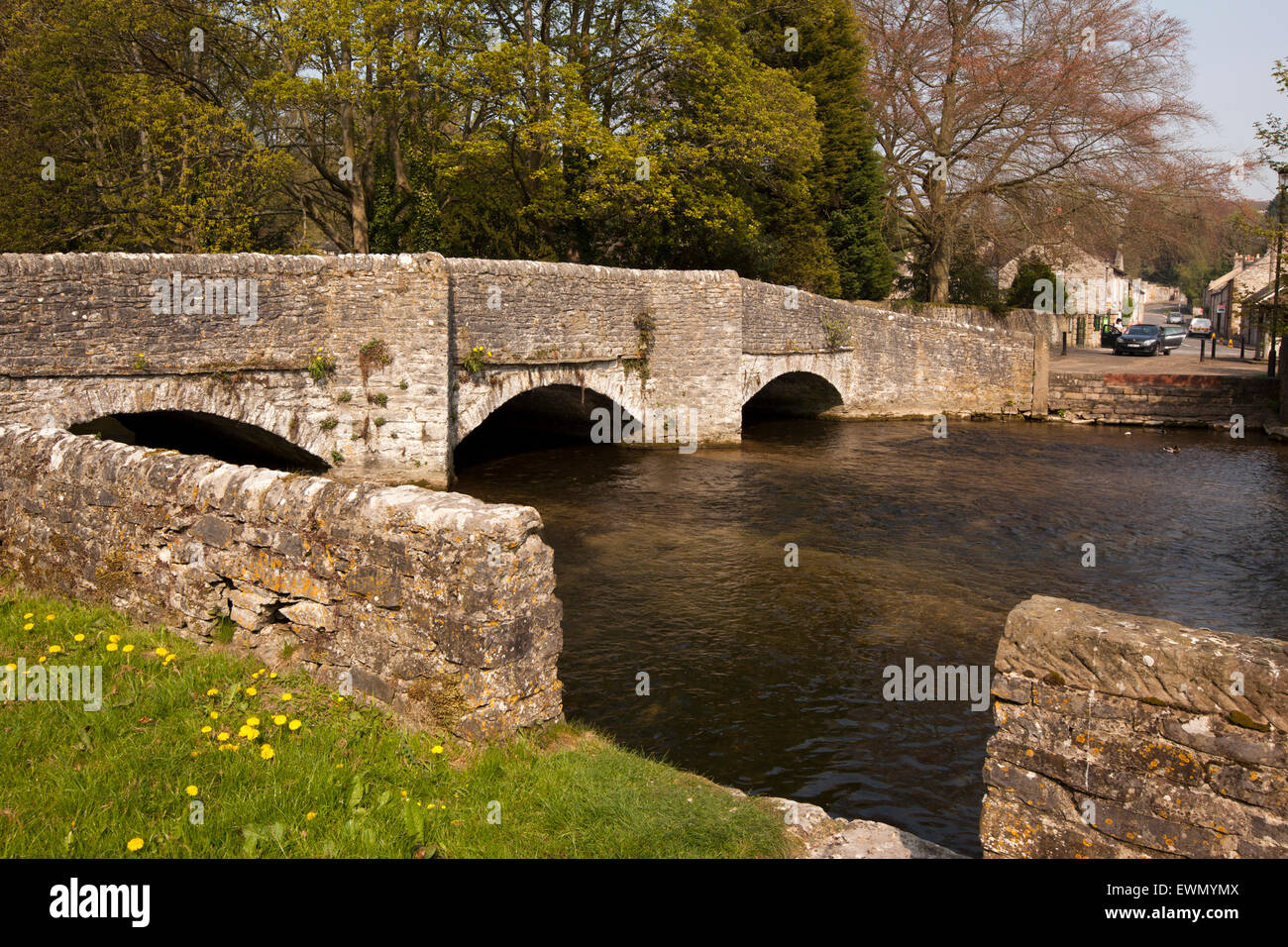 Sheepwash bridge peak district village uk hi-res stock photography and ...
