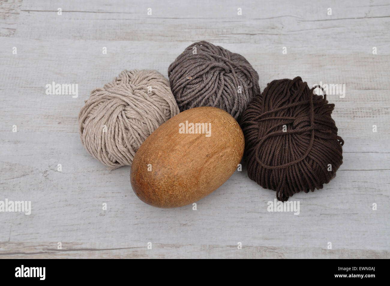 Darning egg and wool Stock Photo - Alamy