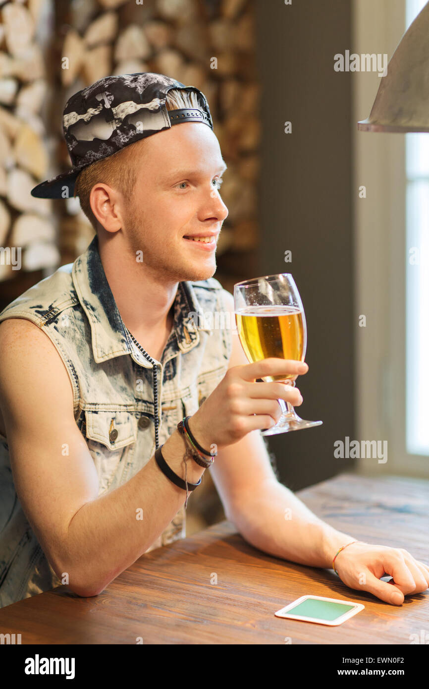 Teenage drinking alcohol hi-res stock photography and images - Alamy