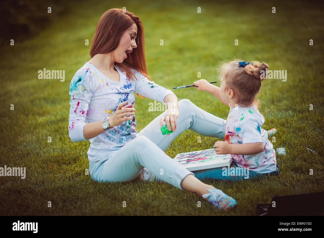 Mother and little daughter paint Stock Photo - Alamy