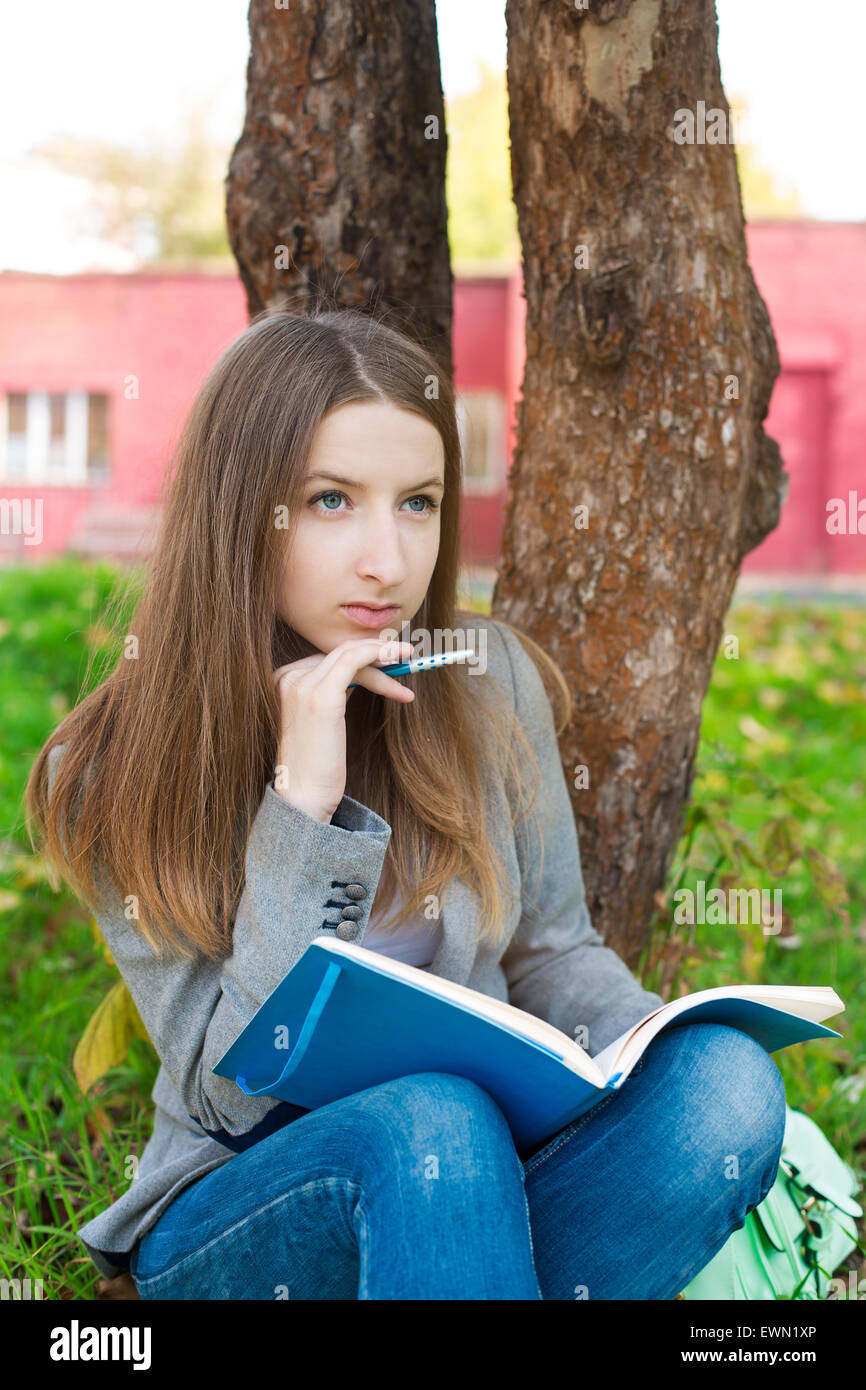 Reading under tree autumn hi-res stock photography and images - Alamy
