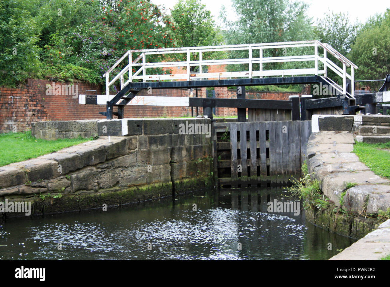 Lock on Leeds Liverpool Canal Waterway Stock Photo - Alamy