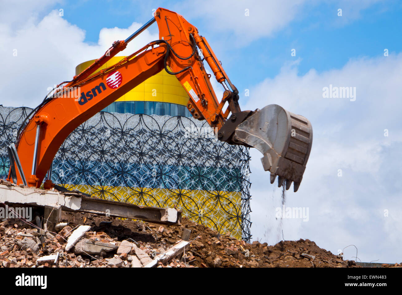 Demolition digger uk hi-res stock photography and images - Alamy