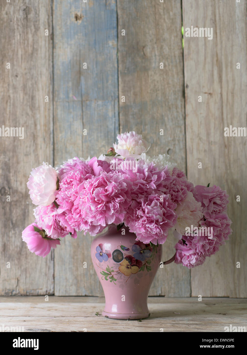 Peonies container hi-res stock photography and images - Alamy