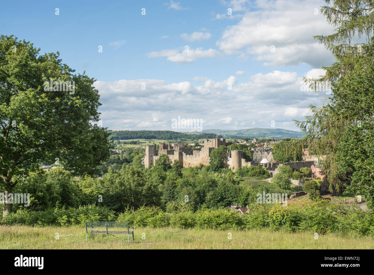 Ludlow shropshire medieval architecture hi-res stock photography and ...