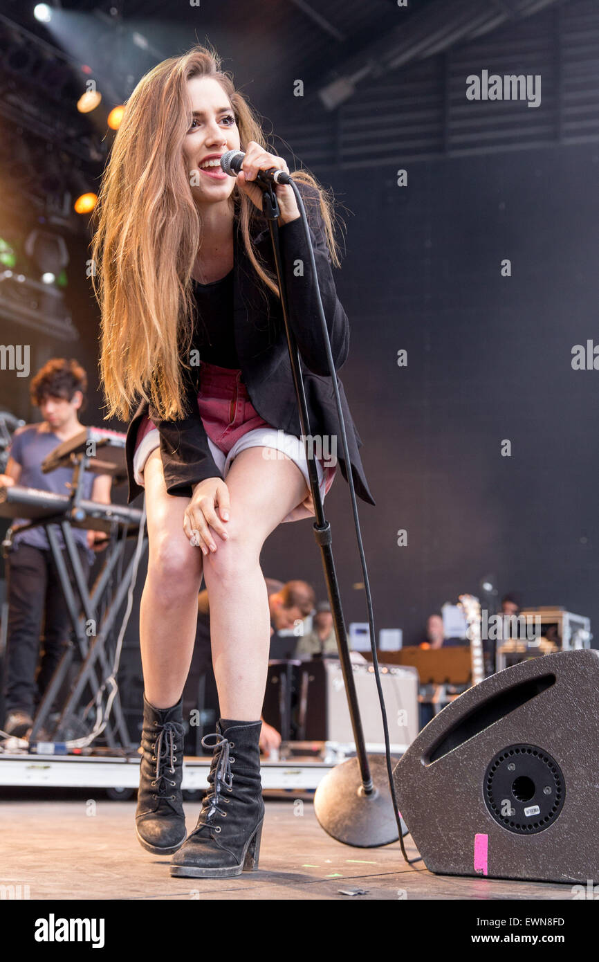 Ryn Weaver Stock Photos & Ryn Weaver Stock Images - Alamy