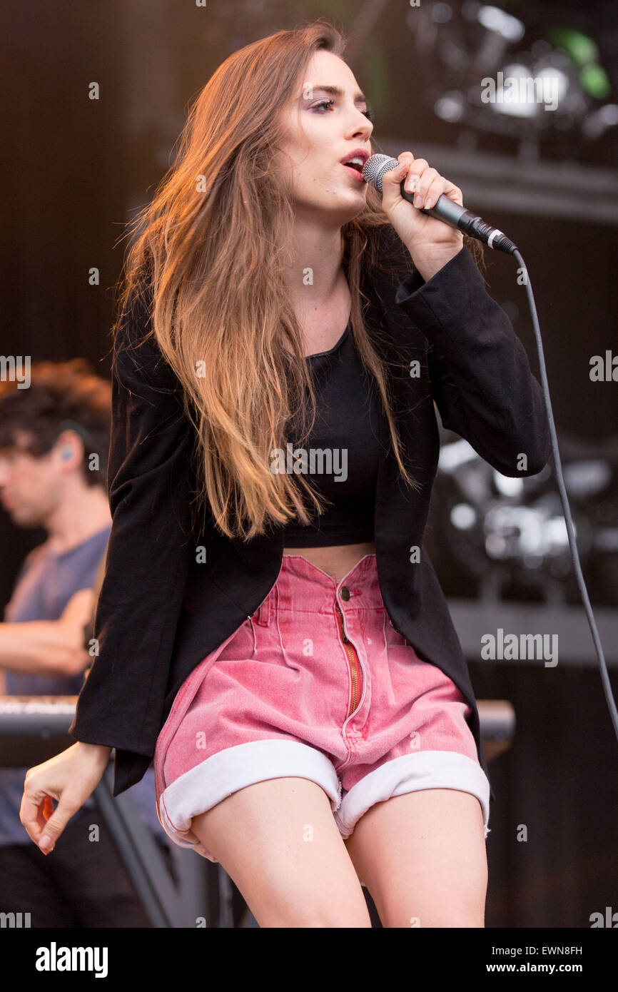 Milwaukee, Wisconsin, USA. 28th June, 2015. Singer RYN WEAVER performs ...