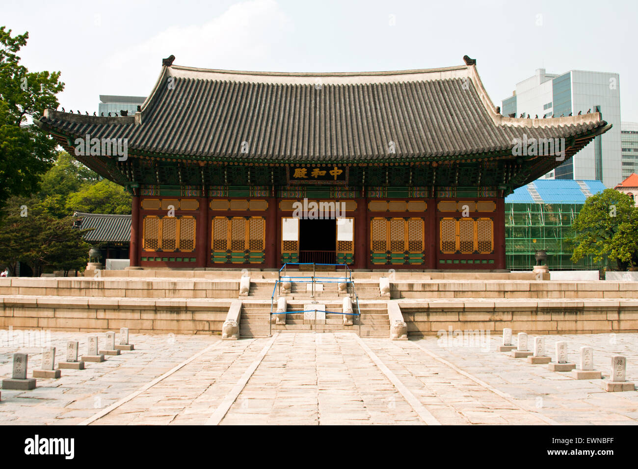 Korean architecture landmarks hi-res stock photography and images - Alamy
