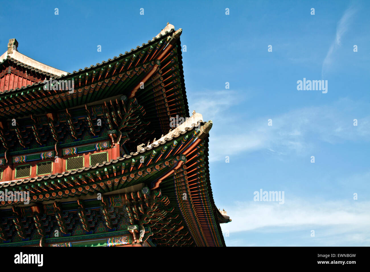 Traditional korean structure hi-res stock photography and images - Alamy