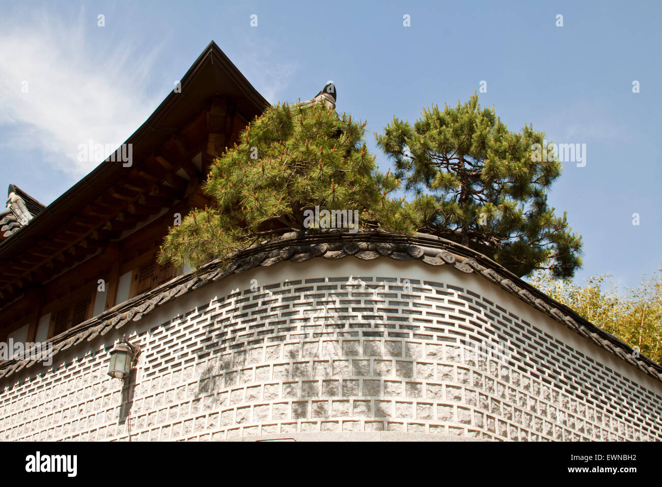 Traditional korean architecture hi-res stock photography and images - Alamy