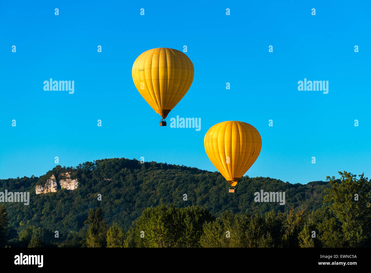 Yellow hot air balloon hi-res stock photography and images - Alamy
