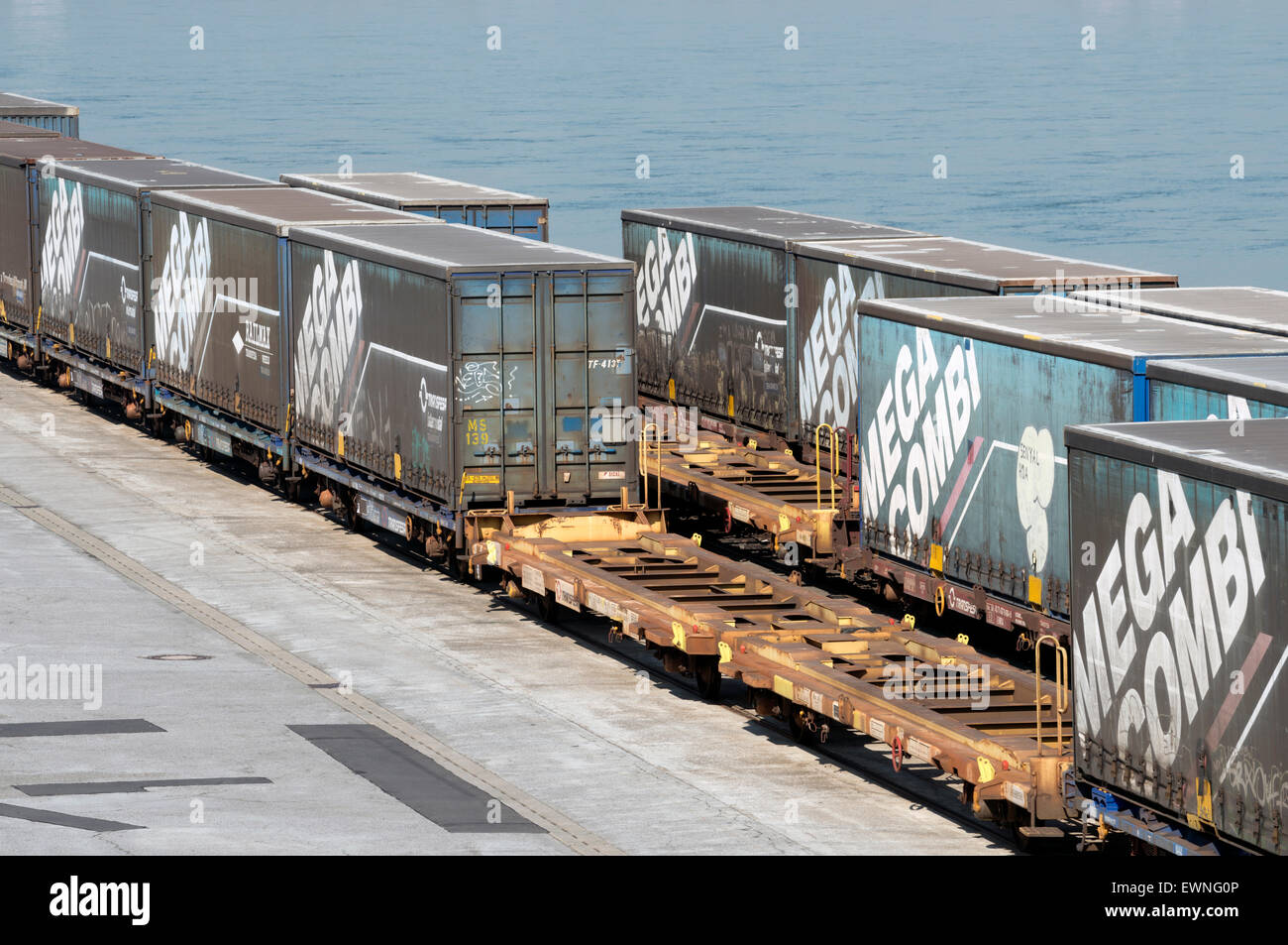 Mega combi rail freight containers hi-res stock photography and images ...