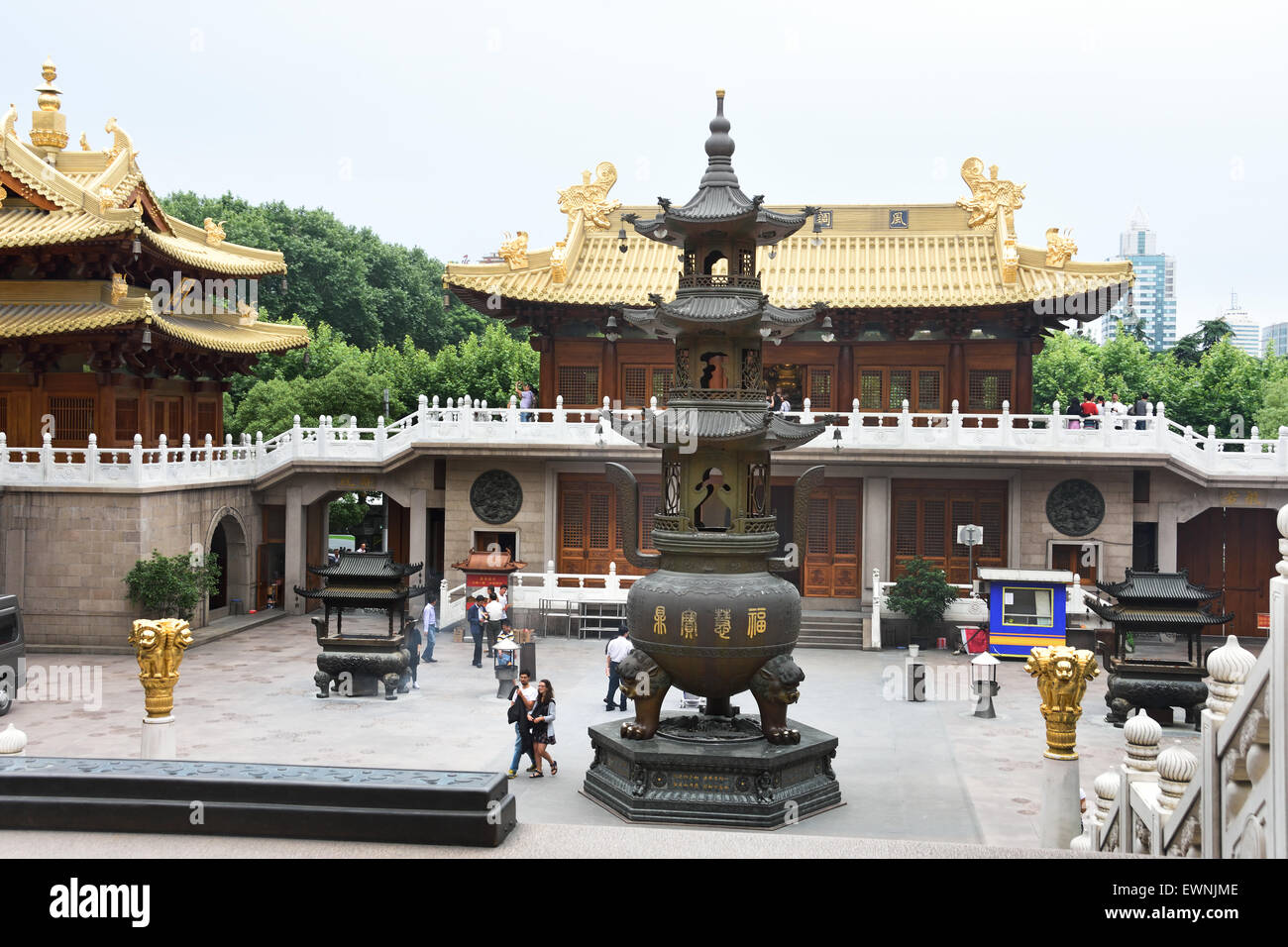 Jing'an Temple ( Temple of Peace and Tranquility ) Chinese Buddhist ...