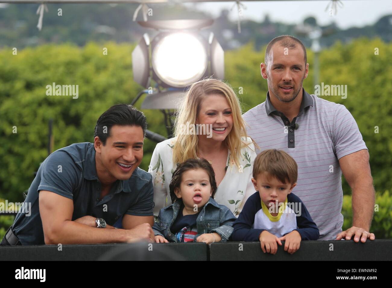 Melissa Joan Hart appears on Extra Featuring: Melissa Joan Hart, Mark ...