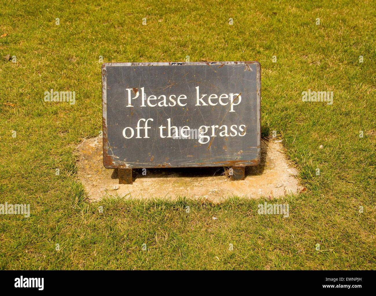 Please keep off the grass sign Stock Photo - Alamy