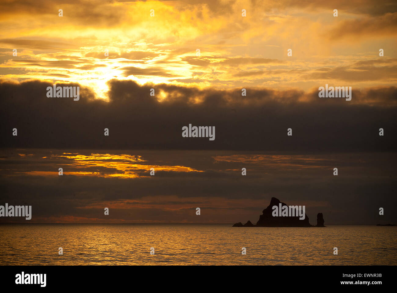 Sunset along Rialto Beach in the the Pacific Northwest, Washington ...