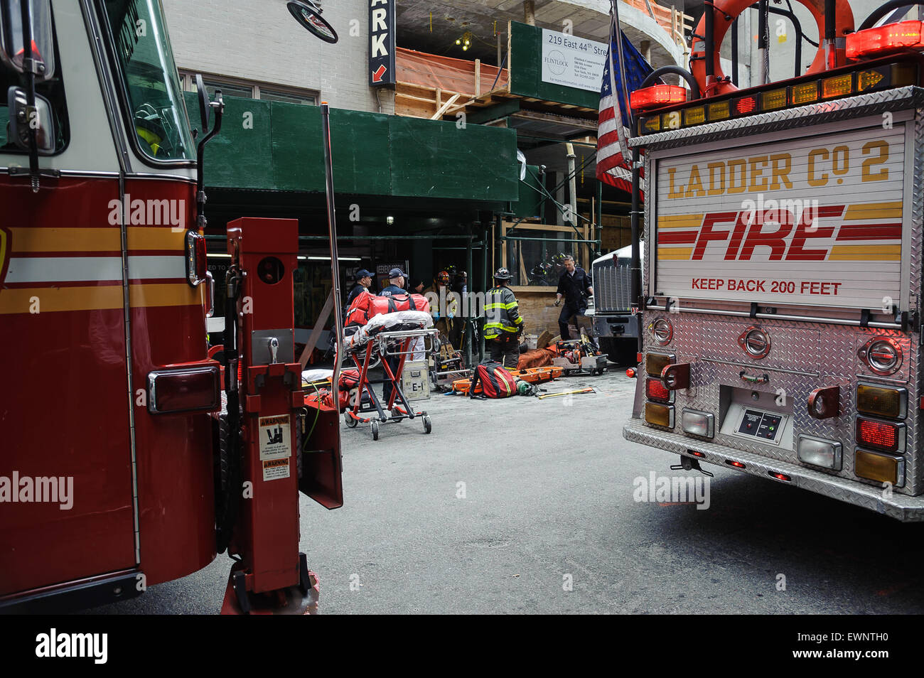 A boom crane malfunction on Friday morning at 44th St. and 3rd Ave. in ...