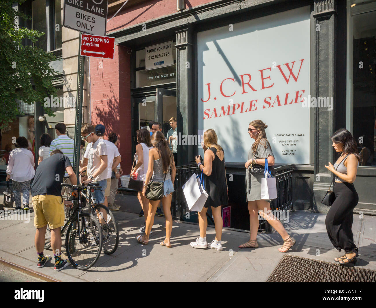Crew cut head hi-res stock photography and images - Alamy