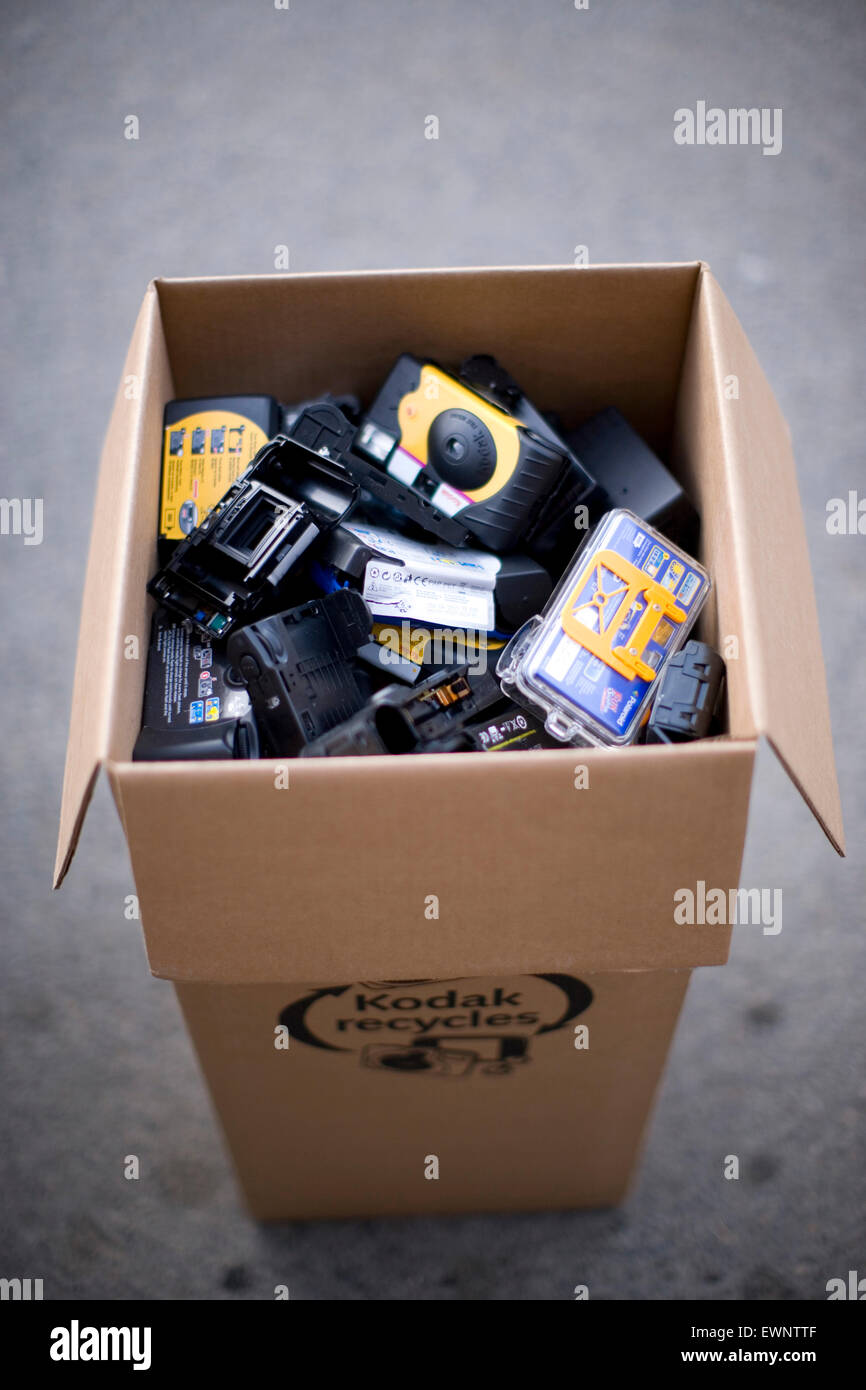 Large cardboard box hi-res stock photography and images - Alamy
