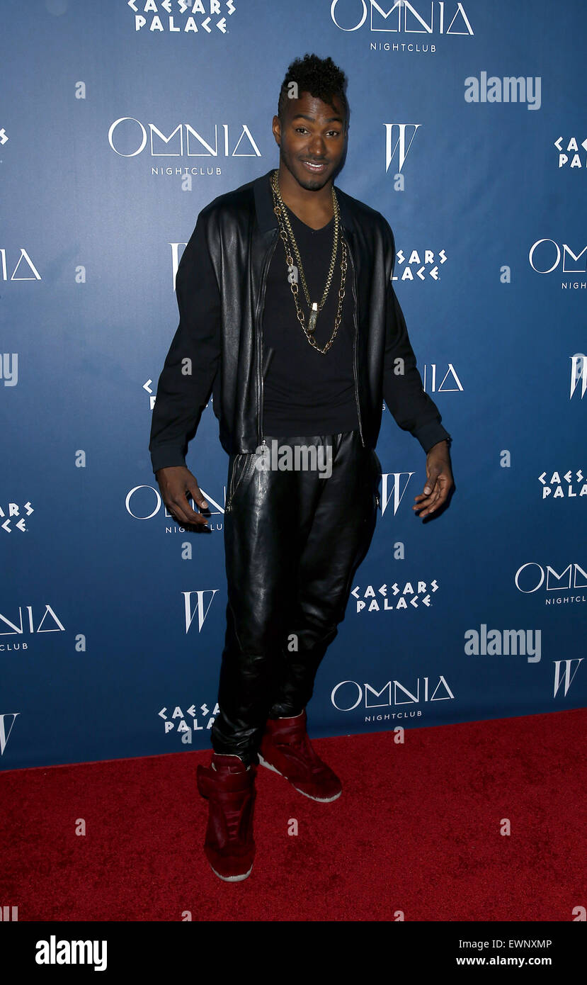 Naomi Campbell DJs the grand opening of Omnia Nightclub at Caesars ...