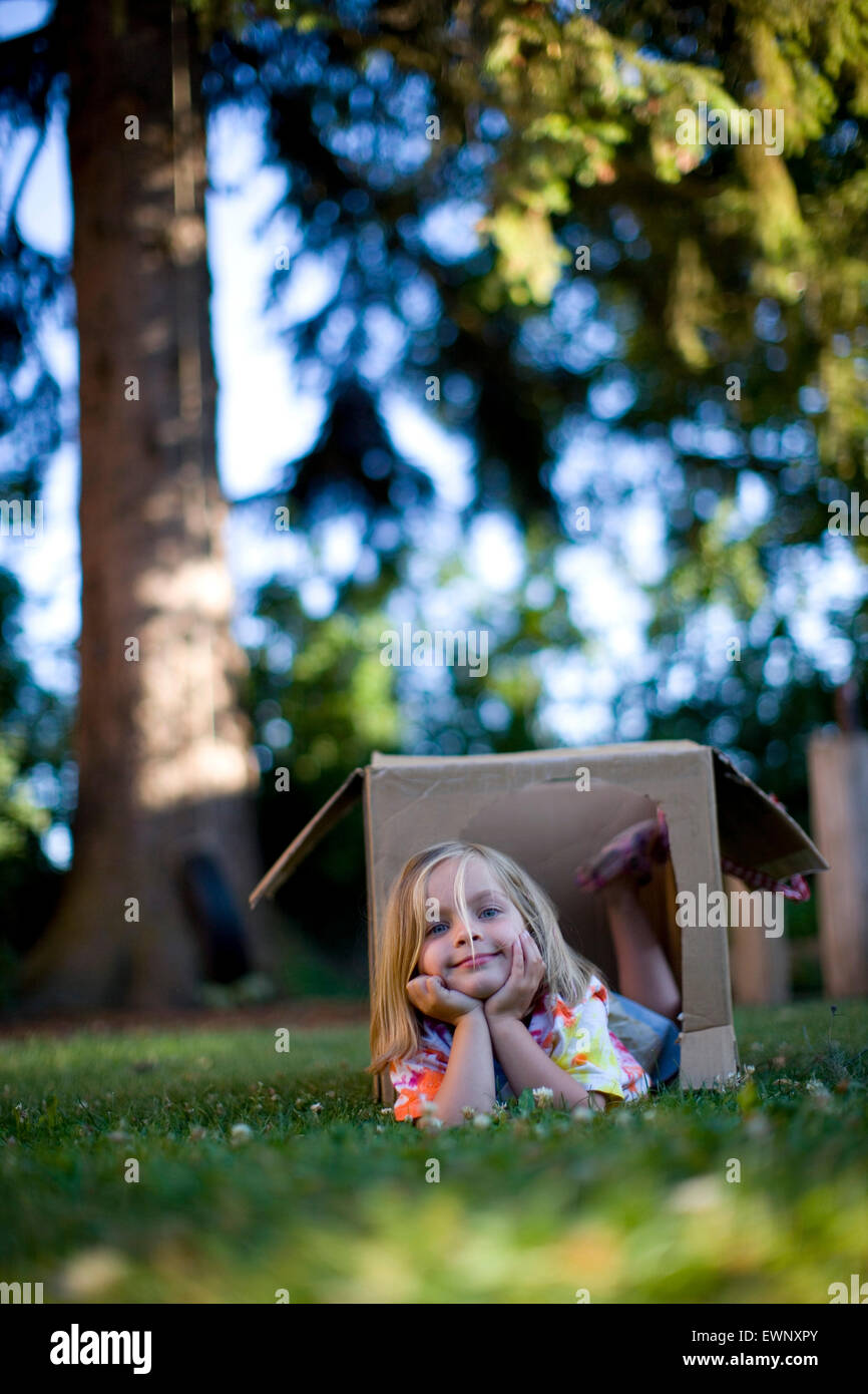 Girl in a box hi-res stock photography and images - Alamy