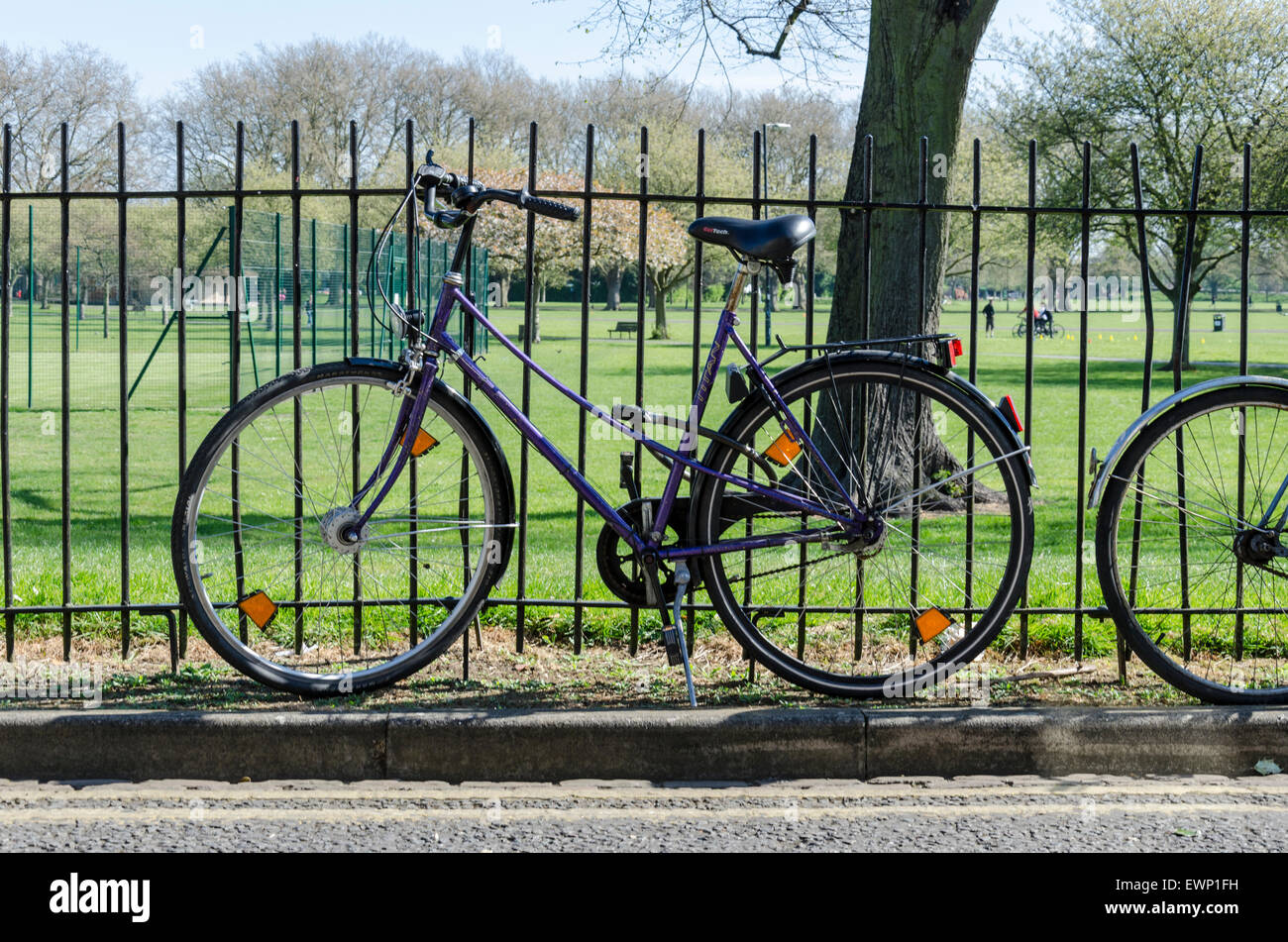 Cycle on railings cambridge hi-res stock photography and images - Alamy