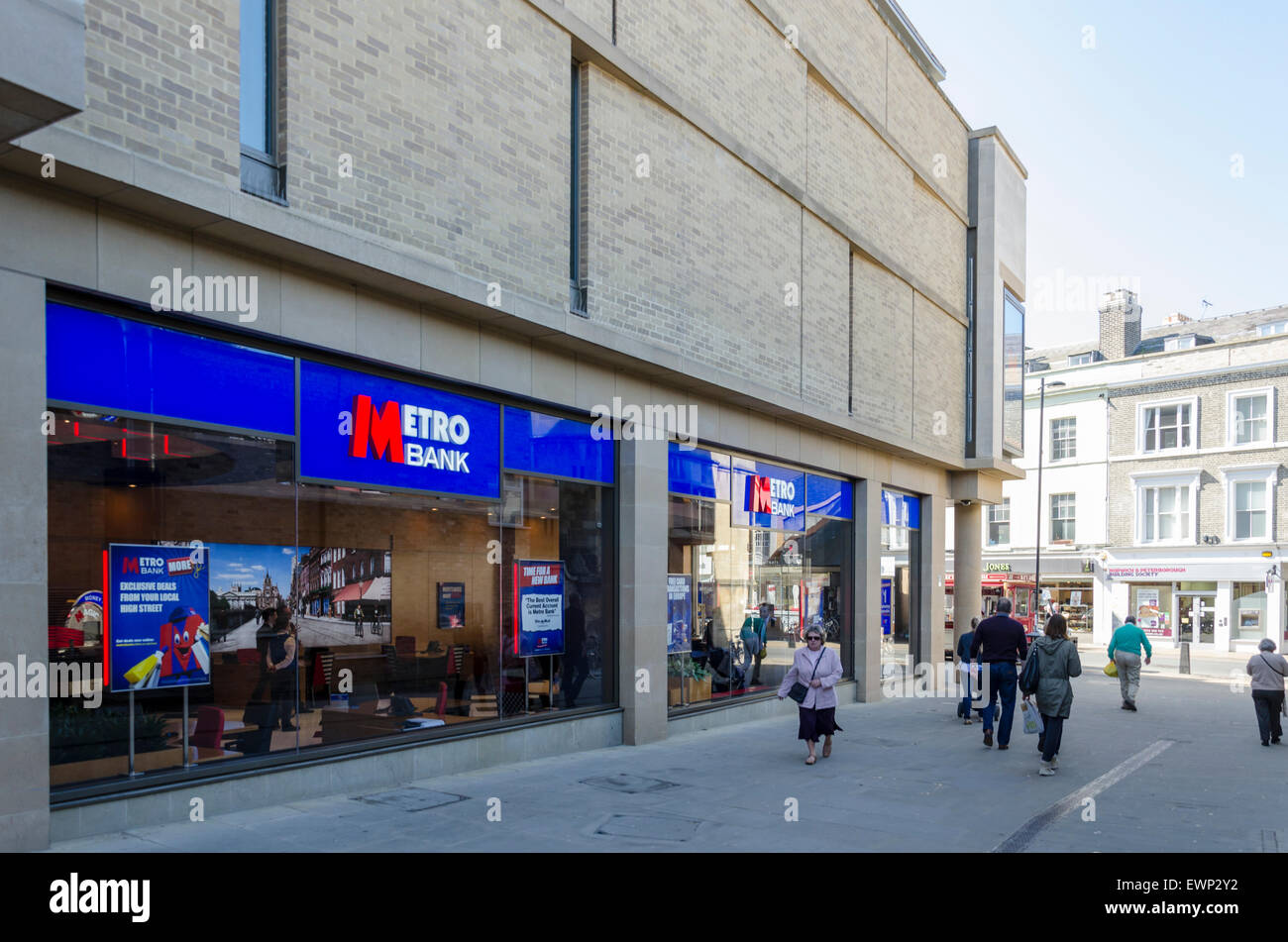 Metro bank branch exterior hi-res stock photography and images - Alamy
