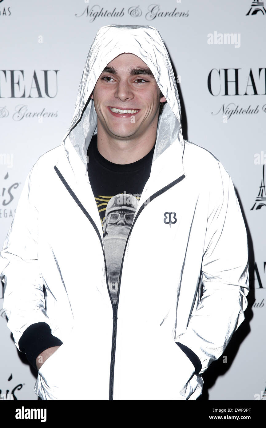 Breaking Bad' Star R J Mitte Appears at Official Wizard World After ...