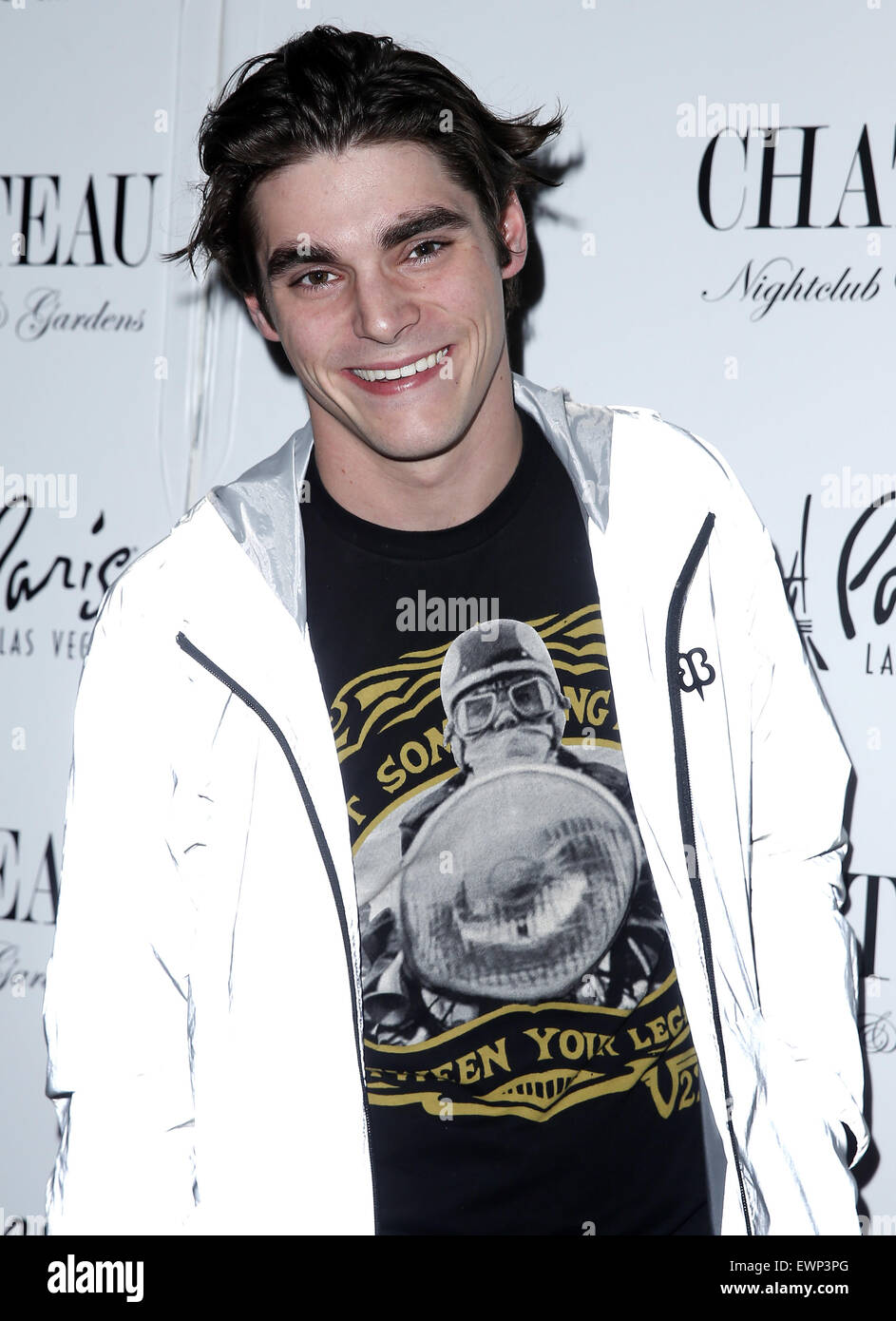 Breaking Bad' Star R J Mitte Appears at Official Wizard World After ...