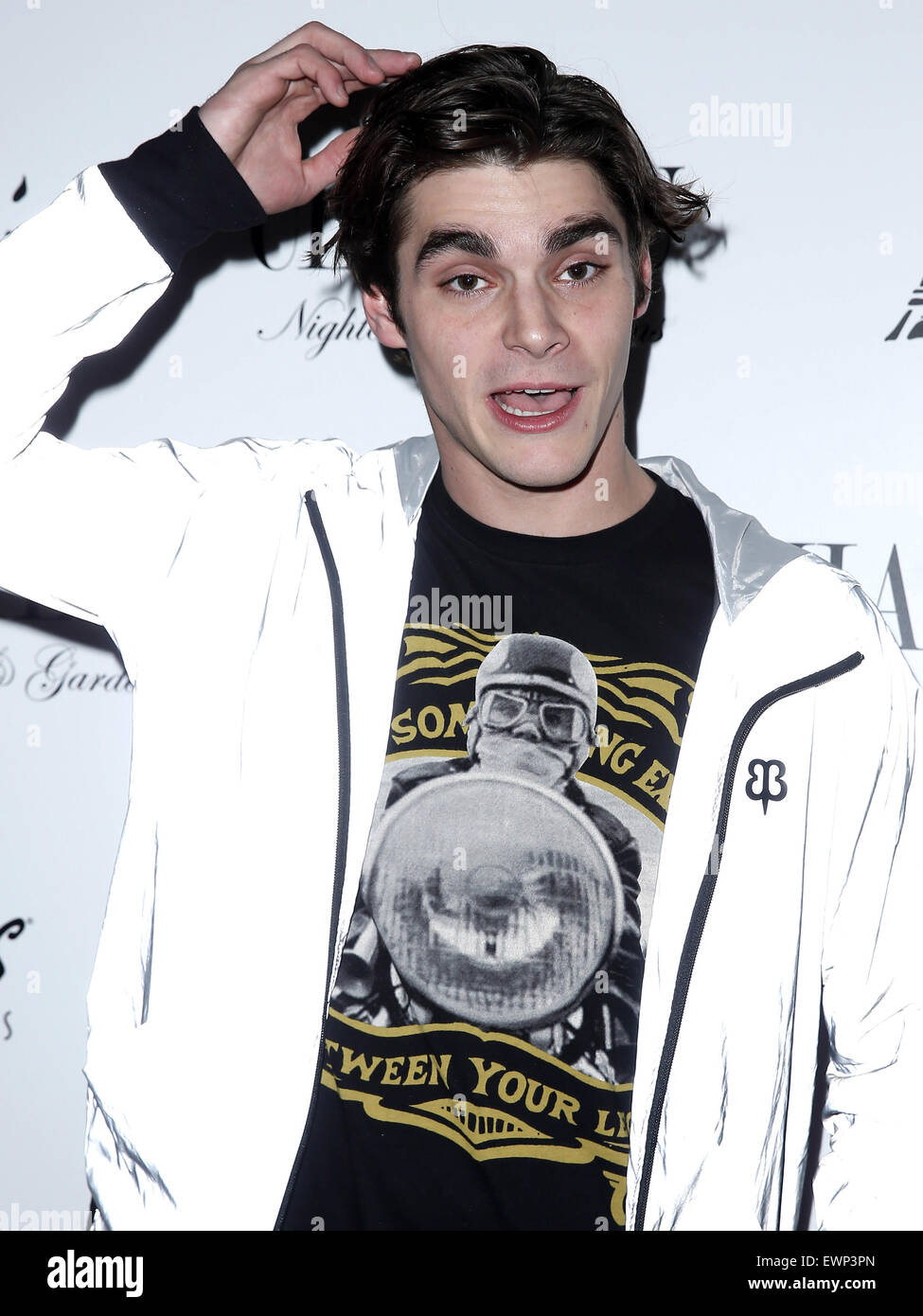 Breaking Bad' Star R J Mitte Appears at Official Wizard World After ...