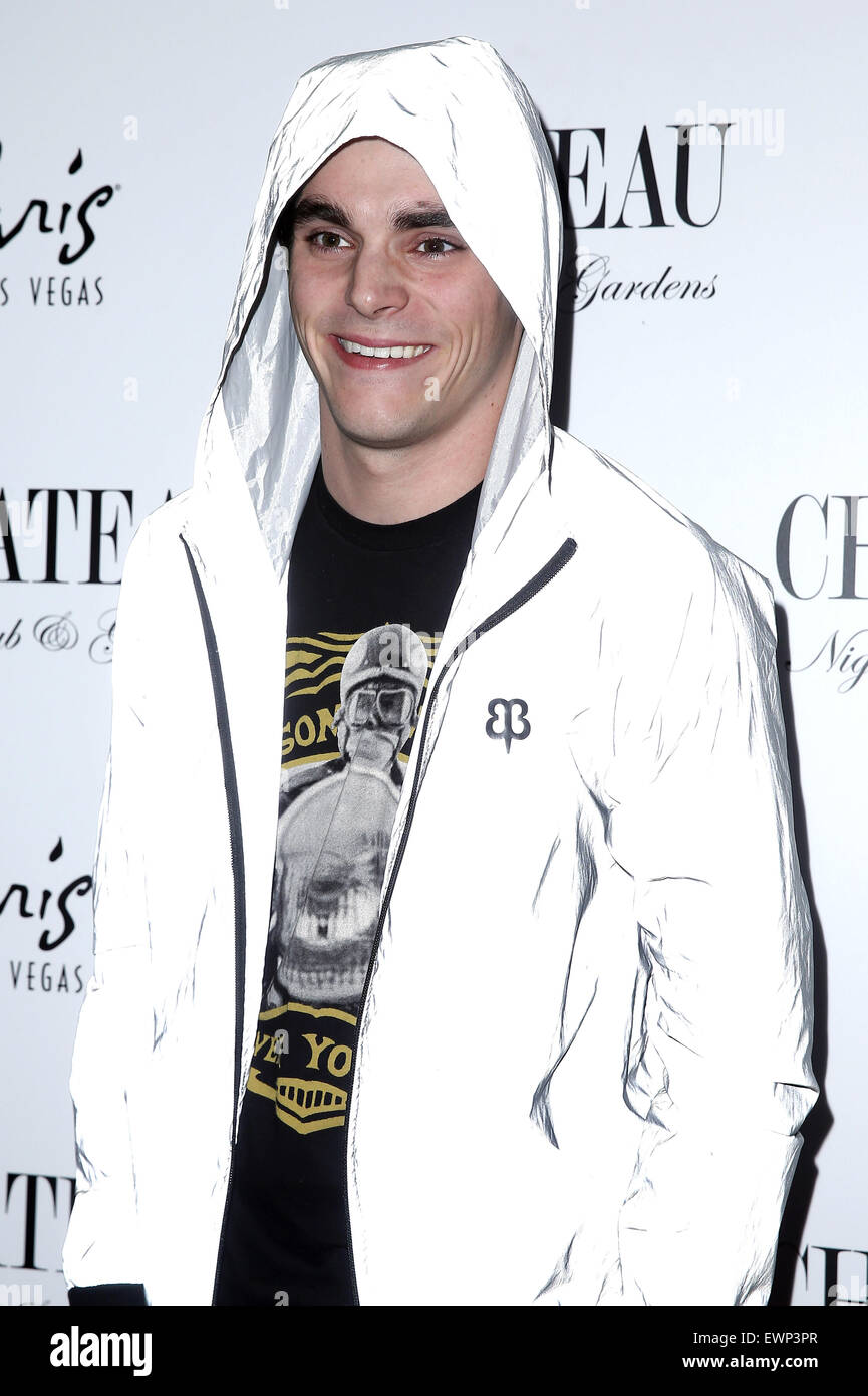 Breaking Bad' Star R J Mitte Appears at Official Wizard World After ...