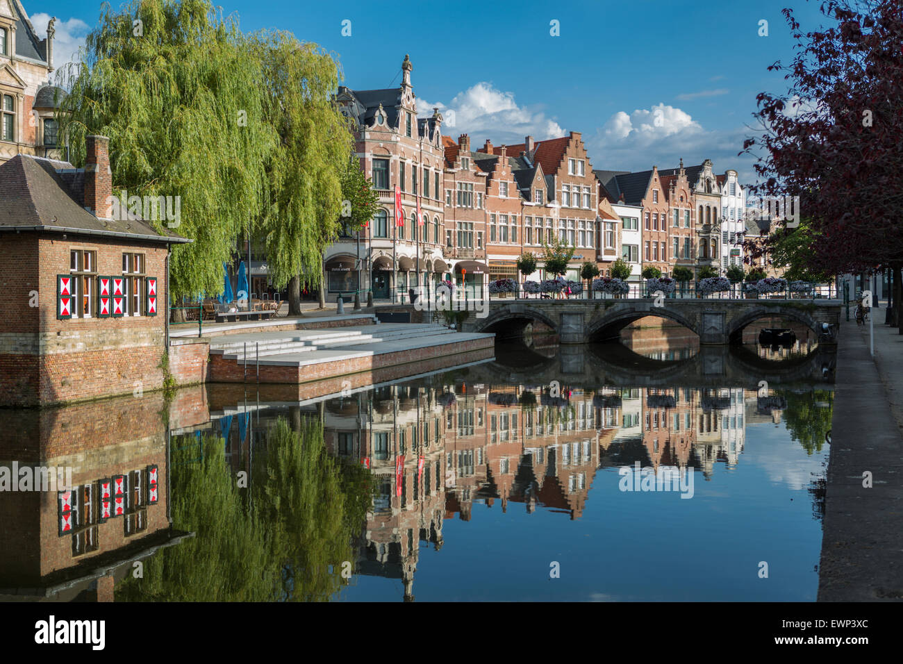 Rver nete and houses in lier hi-res stock photography and images - Alamy