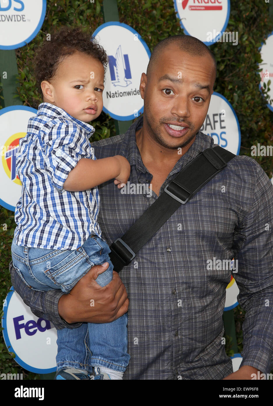 Donald faison with kids hi-res stock photography and images - Alamy
