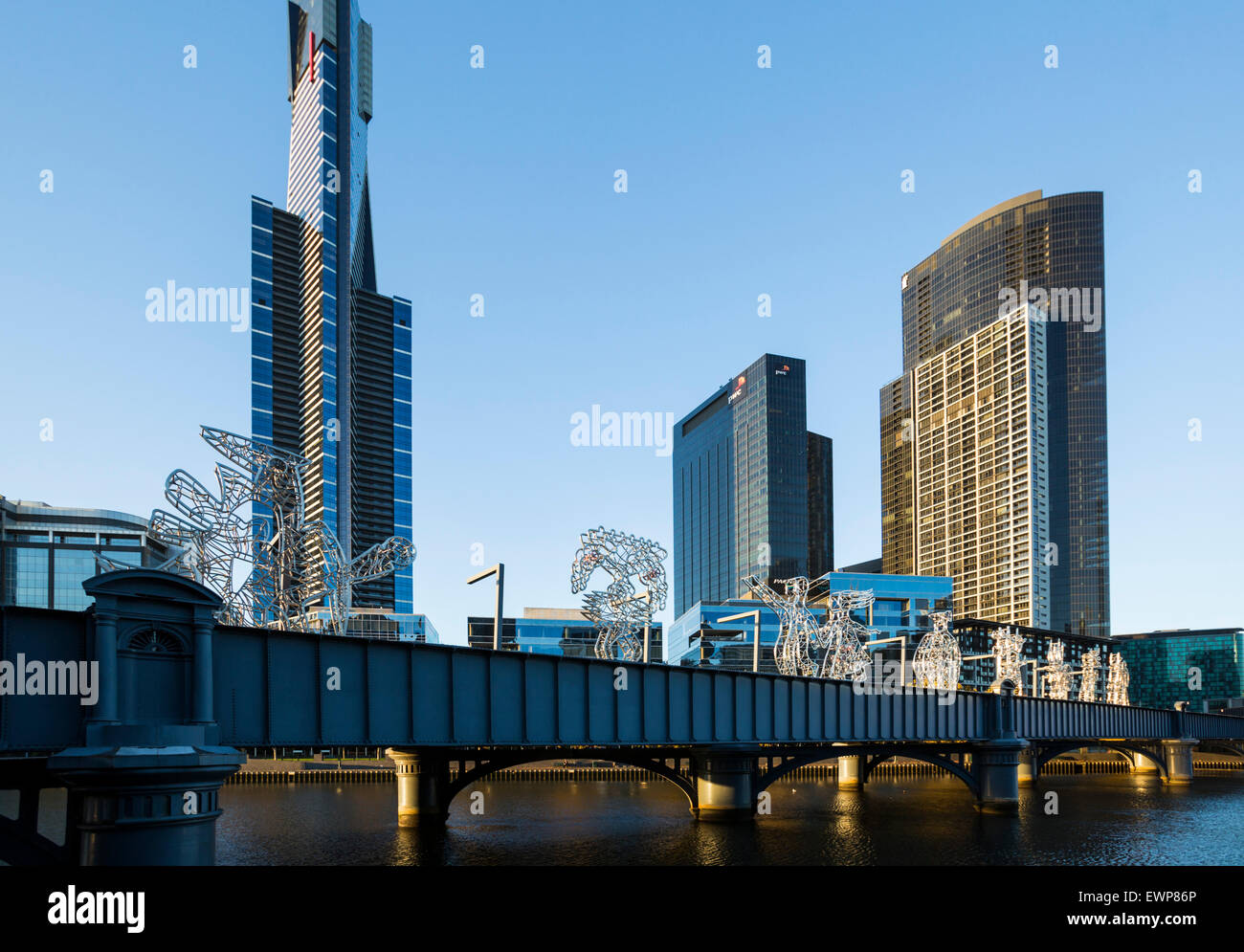 Bridge sculptures hi-res stock photography and images - Alamy