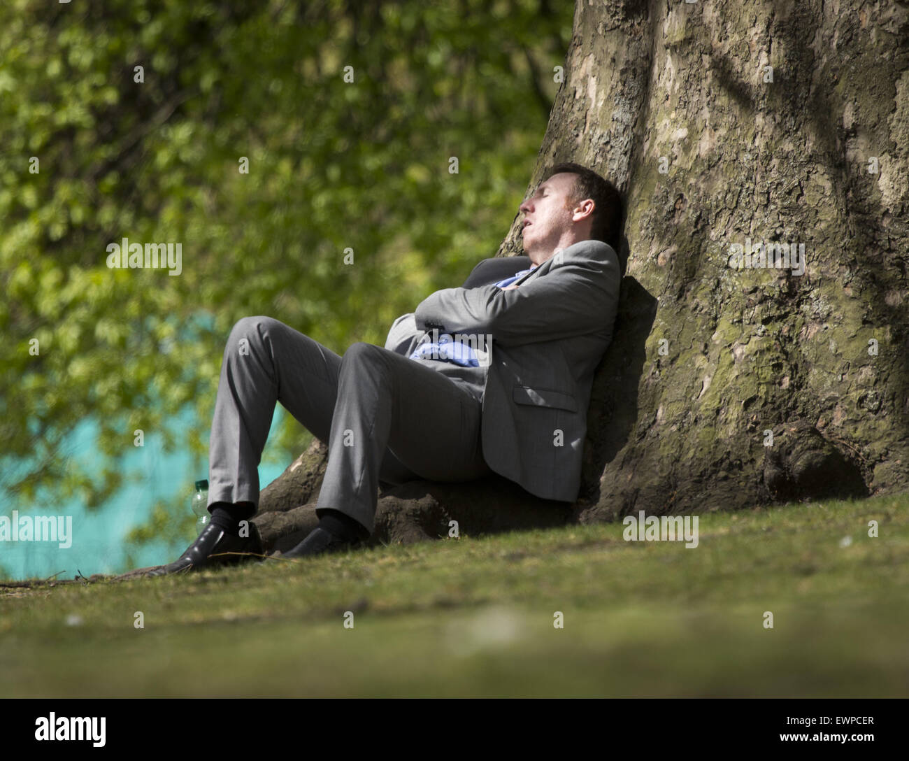 People enjoying the sunny spring weather in St. James's Park Featuring ...