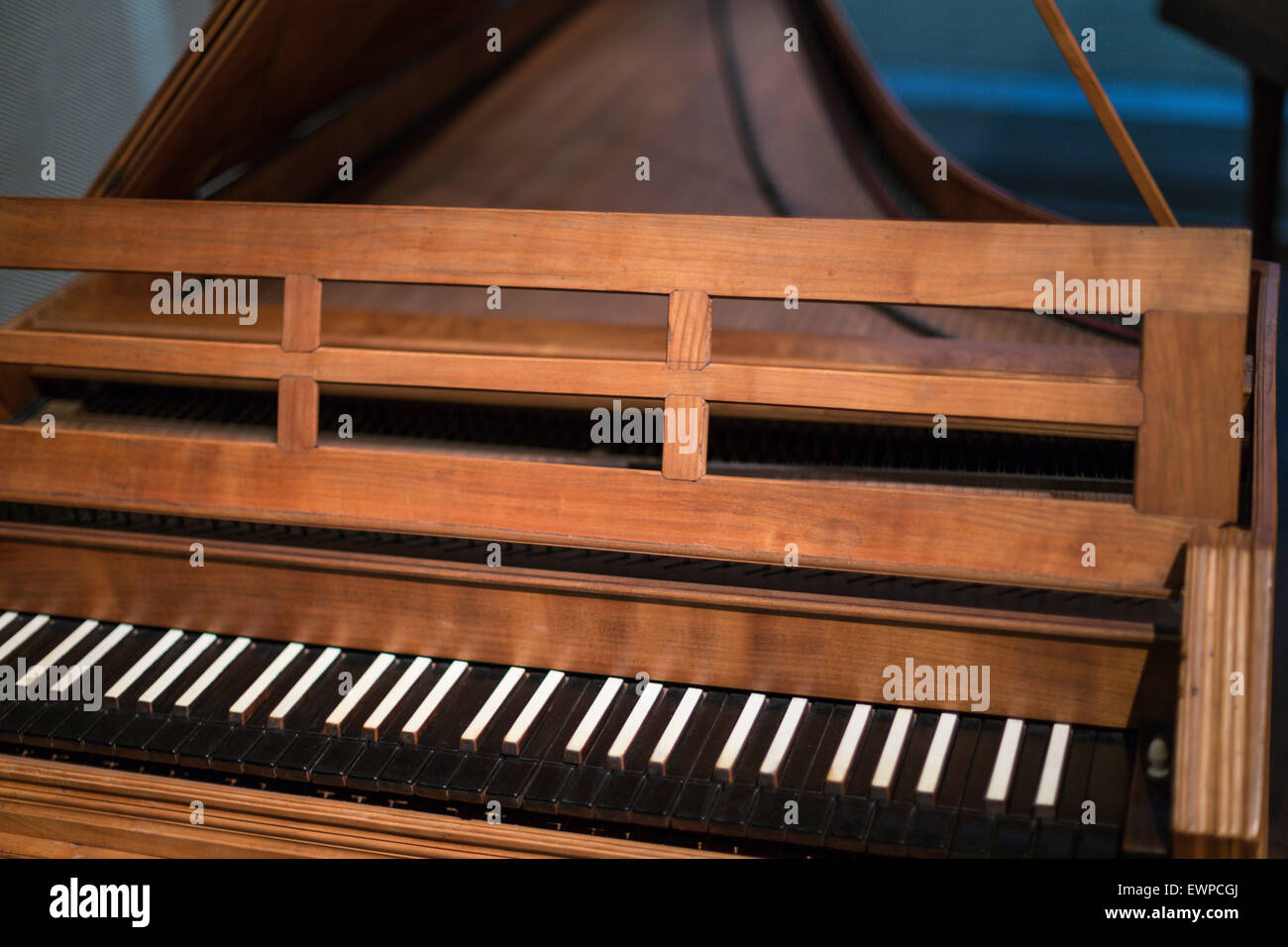 Musical instruments antique hi-res stock photography and images - Alamy