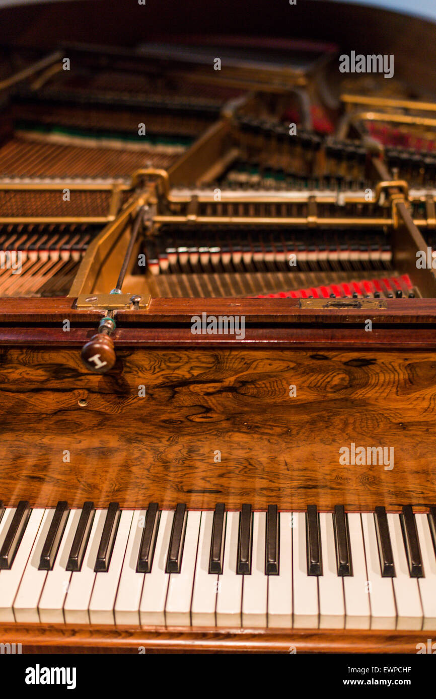 Antique keyboard instrument, Museum of Musical Instruments, Brussels ...