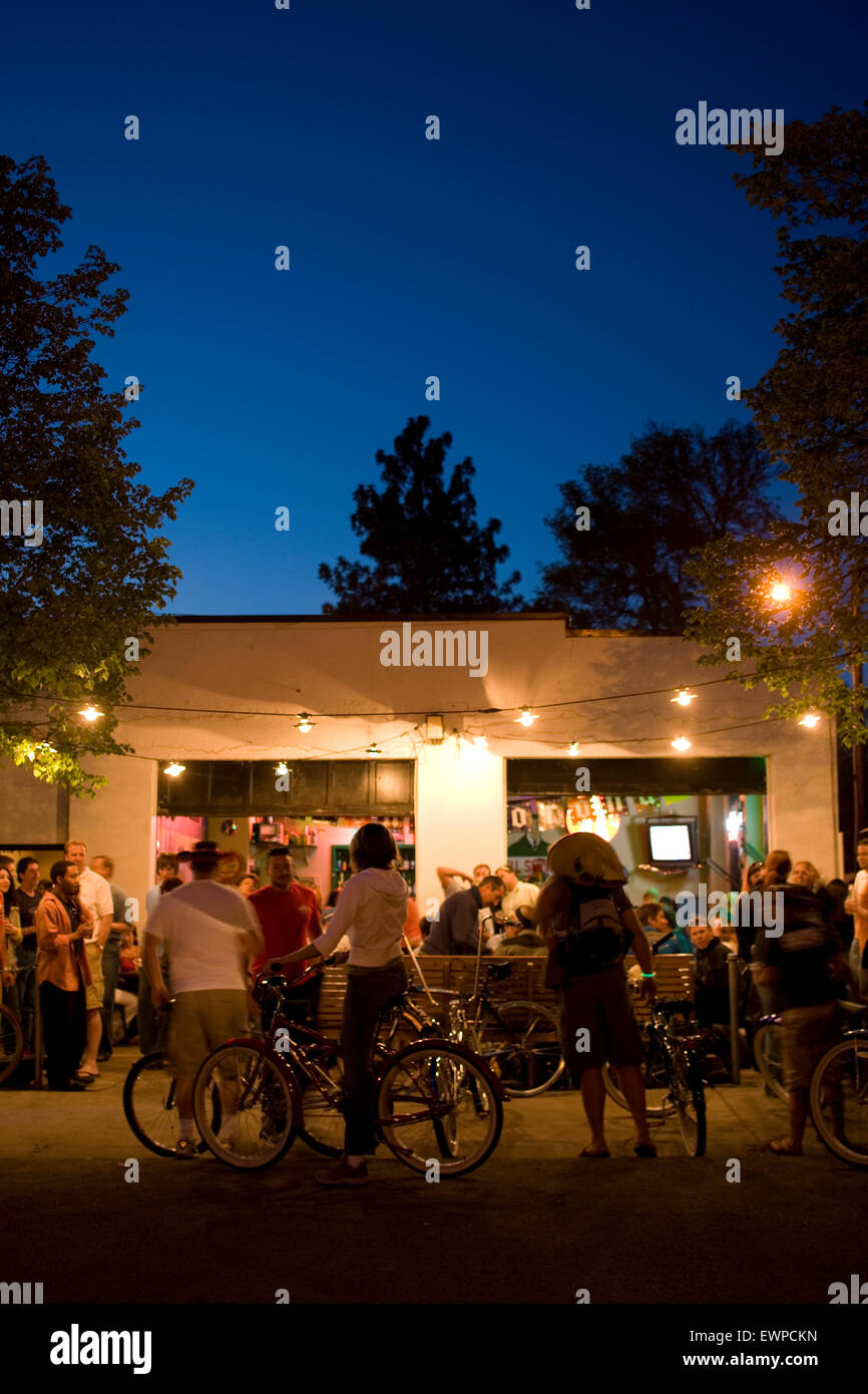 Garage party hi-res stock photography and images - Alamy