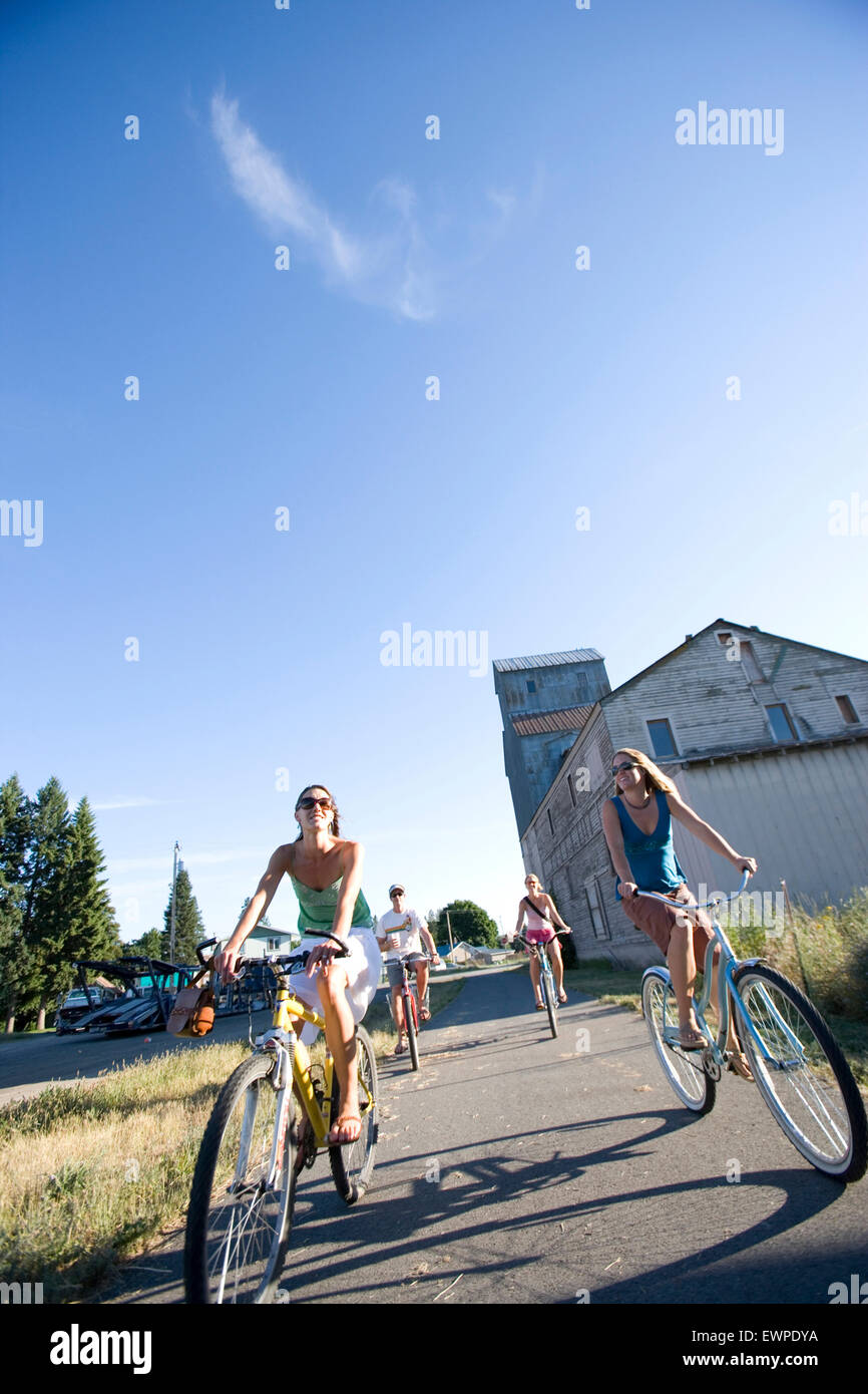 Show your friends hi-res stock photography and images - Alamy