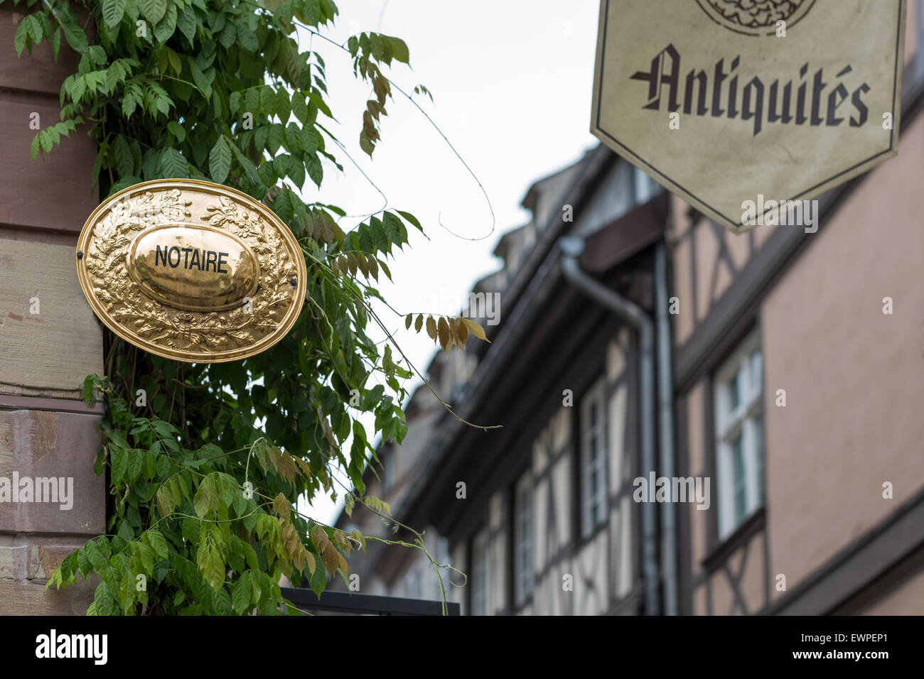 Shop signs hi-res stock photography and images - Alamy
