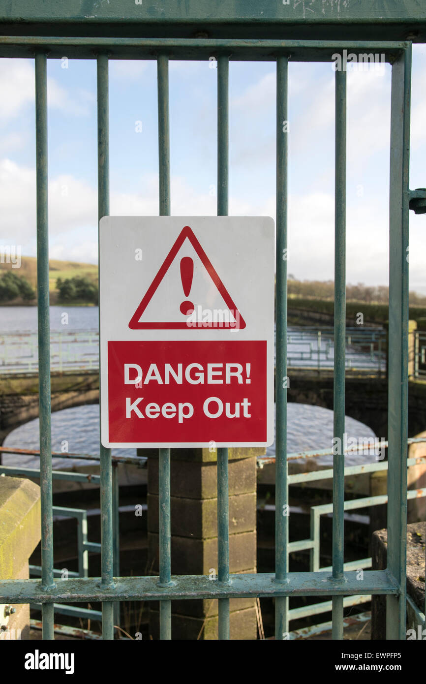 Reservoir warning sign hi-res stock photography and images - Alamy