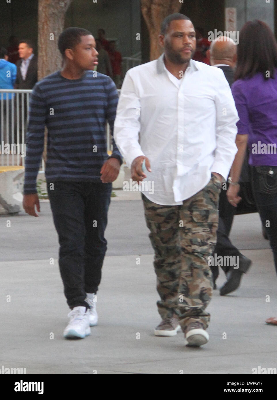 Star of ABC's Black-ish, Anthony Anderson takes his son to the Staples ...