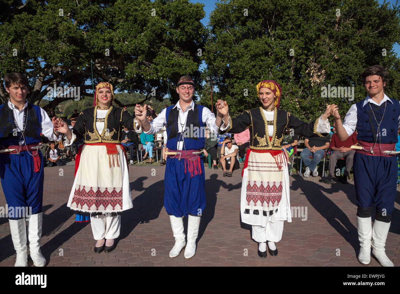 Traditional greek dancers hi-res stock photography and images - Alamy