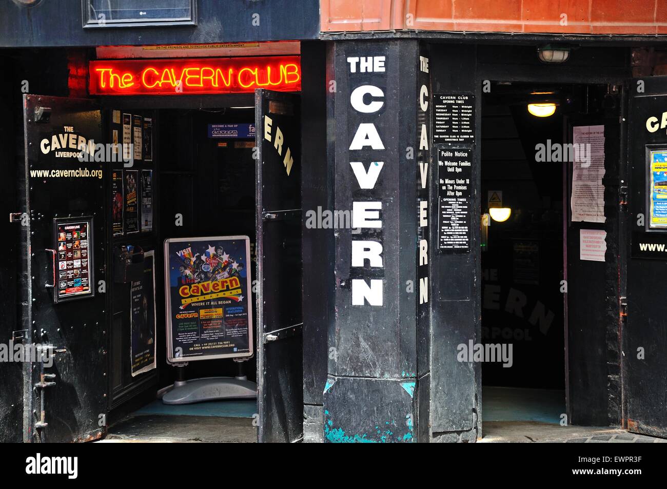 Entrance to the Cavern Club at 10 Mathew Street, The Cavern Quarter ...