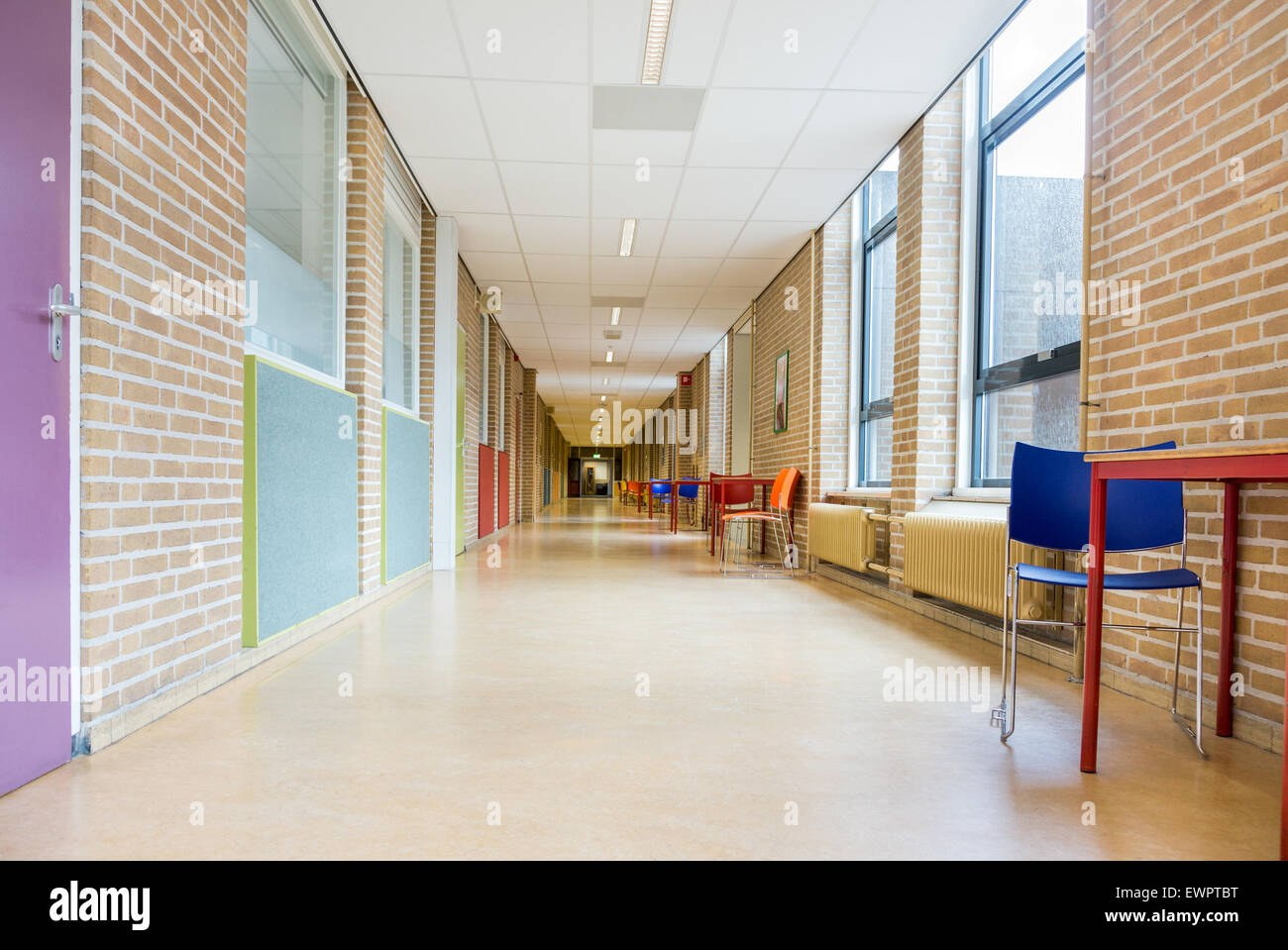 School corridor hi-res stock photography and images - Alamy