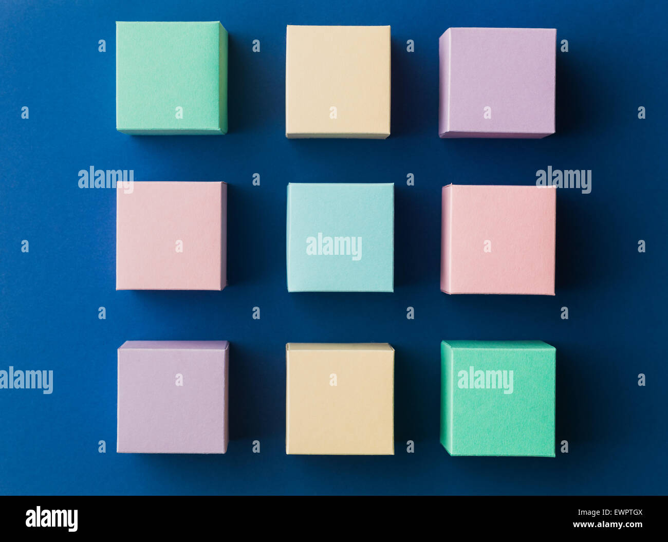 Paper cube hi-res stock photography and images - Alamy