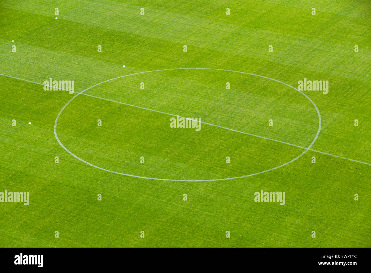 Centre pitch line stadium hi-res stock photography and images - Alamy