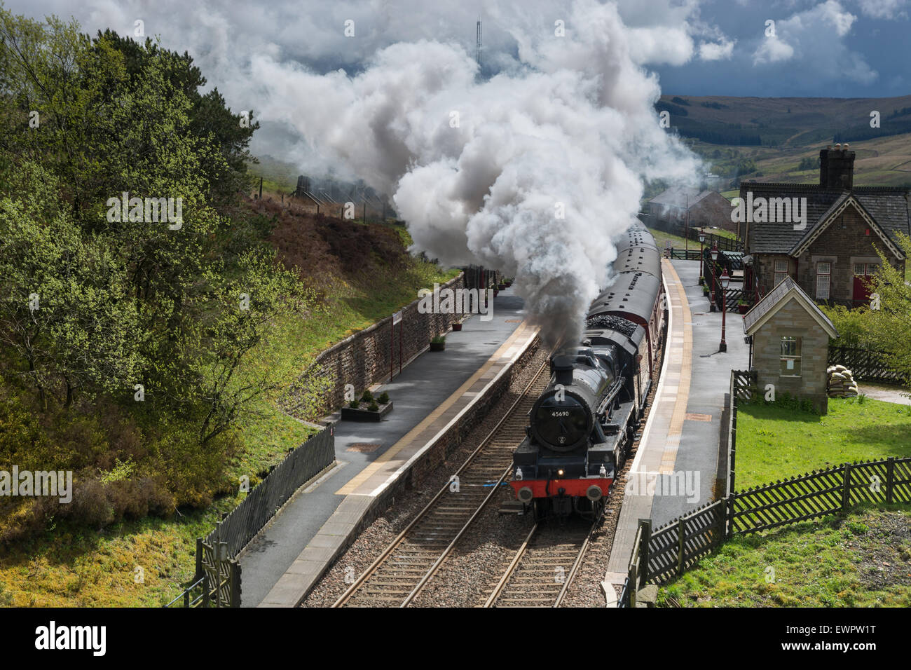 Steam train LMS Jubilee class No45690 'Leander' at Dent Station on the ...